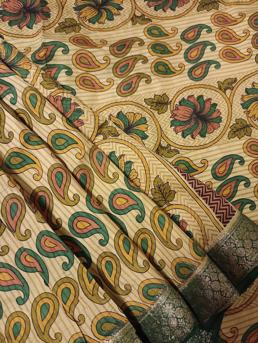 Vintage Seide Sari Frauen tragen 100% reine Seide Sari Stoff 5 Yard ...