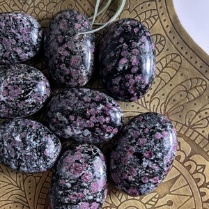 Spinel in Biotite Palm Stone, Manifestation Crystal, Spinel Palm Stones ...