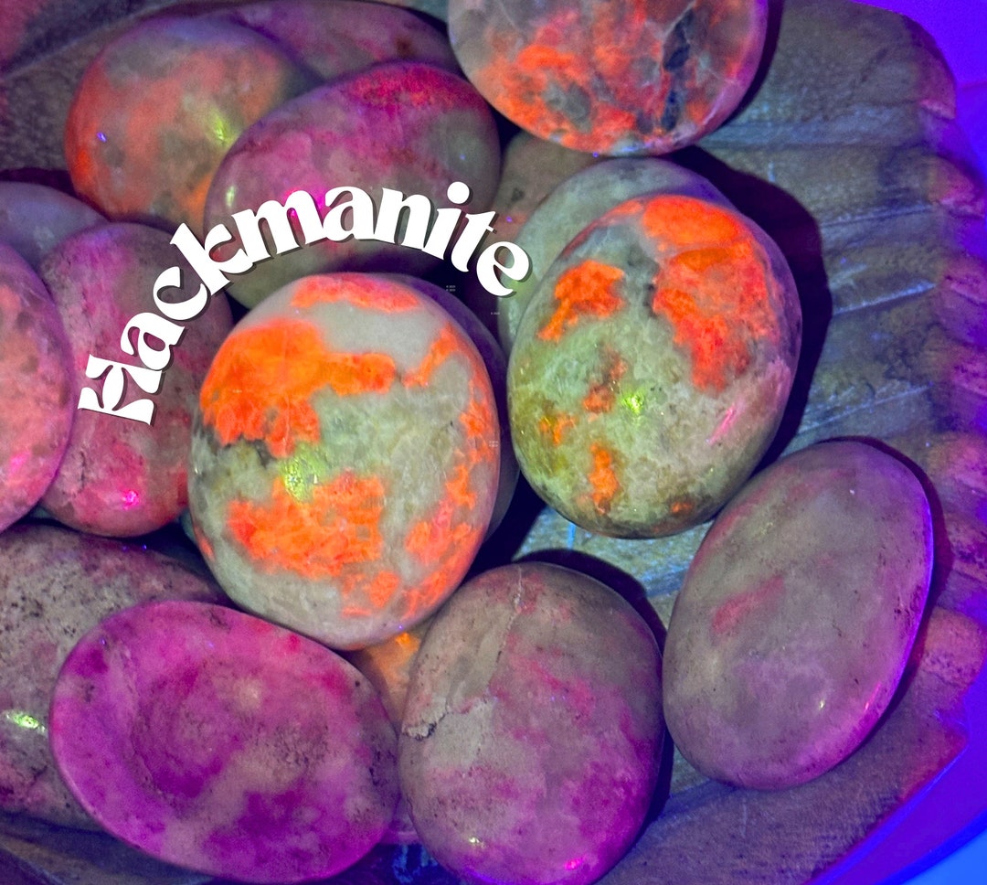 Hackmanite Worry Stone, Change + Transmutation, UV Reactive Crystal ...