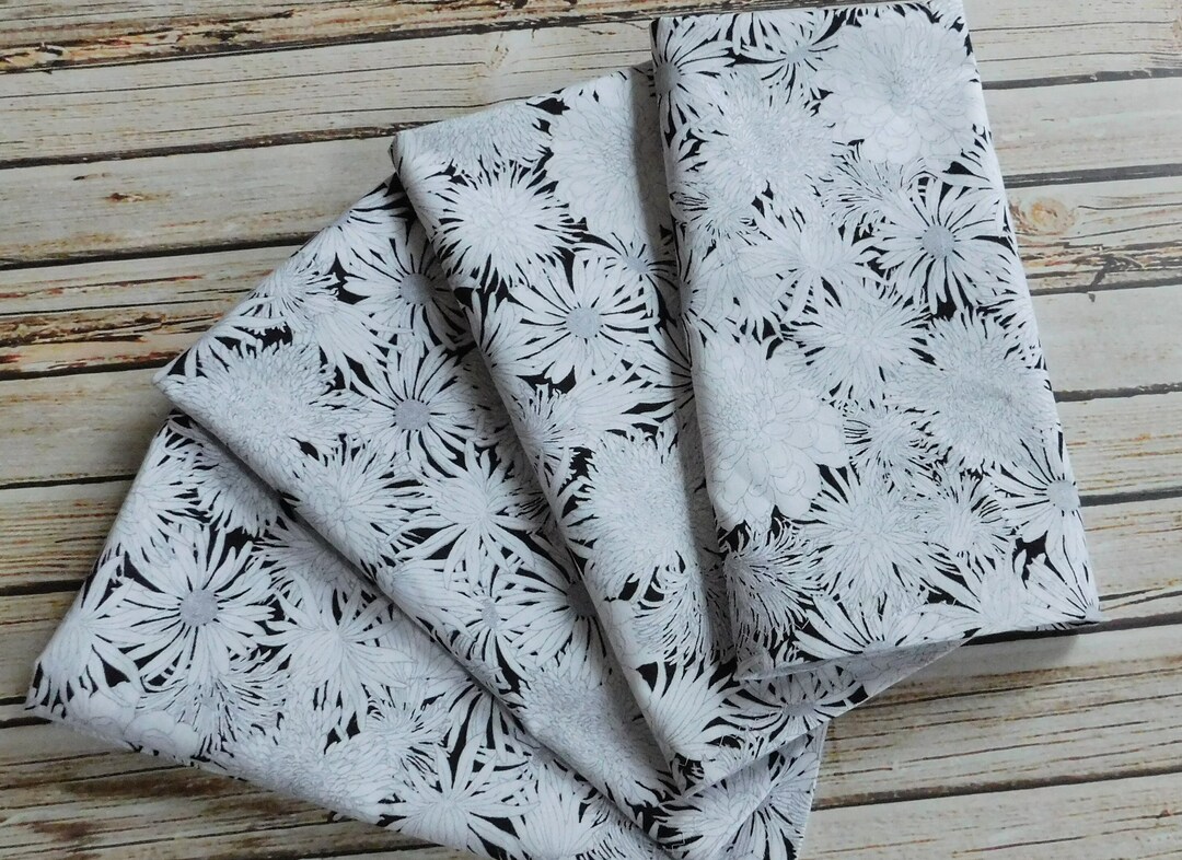 Black and White Floral Fabric Dinner Napkins Set of 4 Cotton Daisy ...