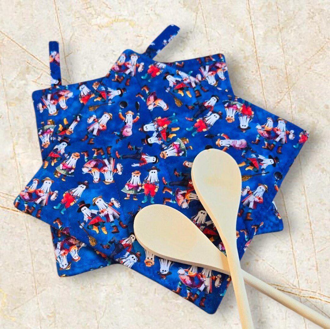Newfoundland Mummer Quilted Potholders - Set of 2 Insulated Kitchen ...