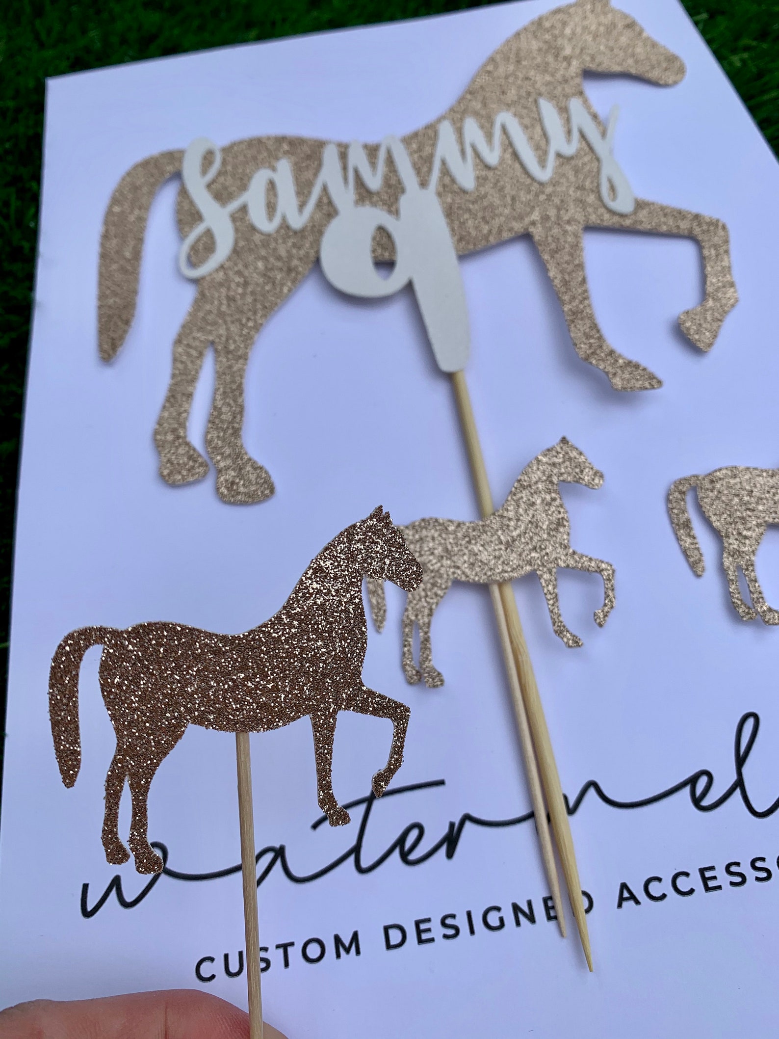 Topper de pastel de brillo de caballo personalizado en oro | Etsy
