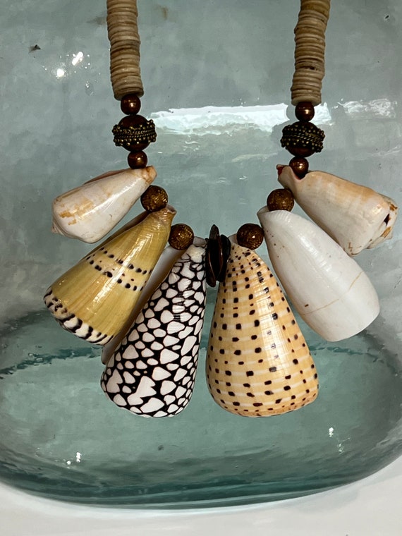 shell beaded necklace - Gem