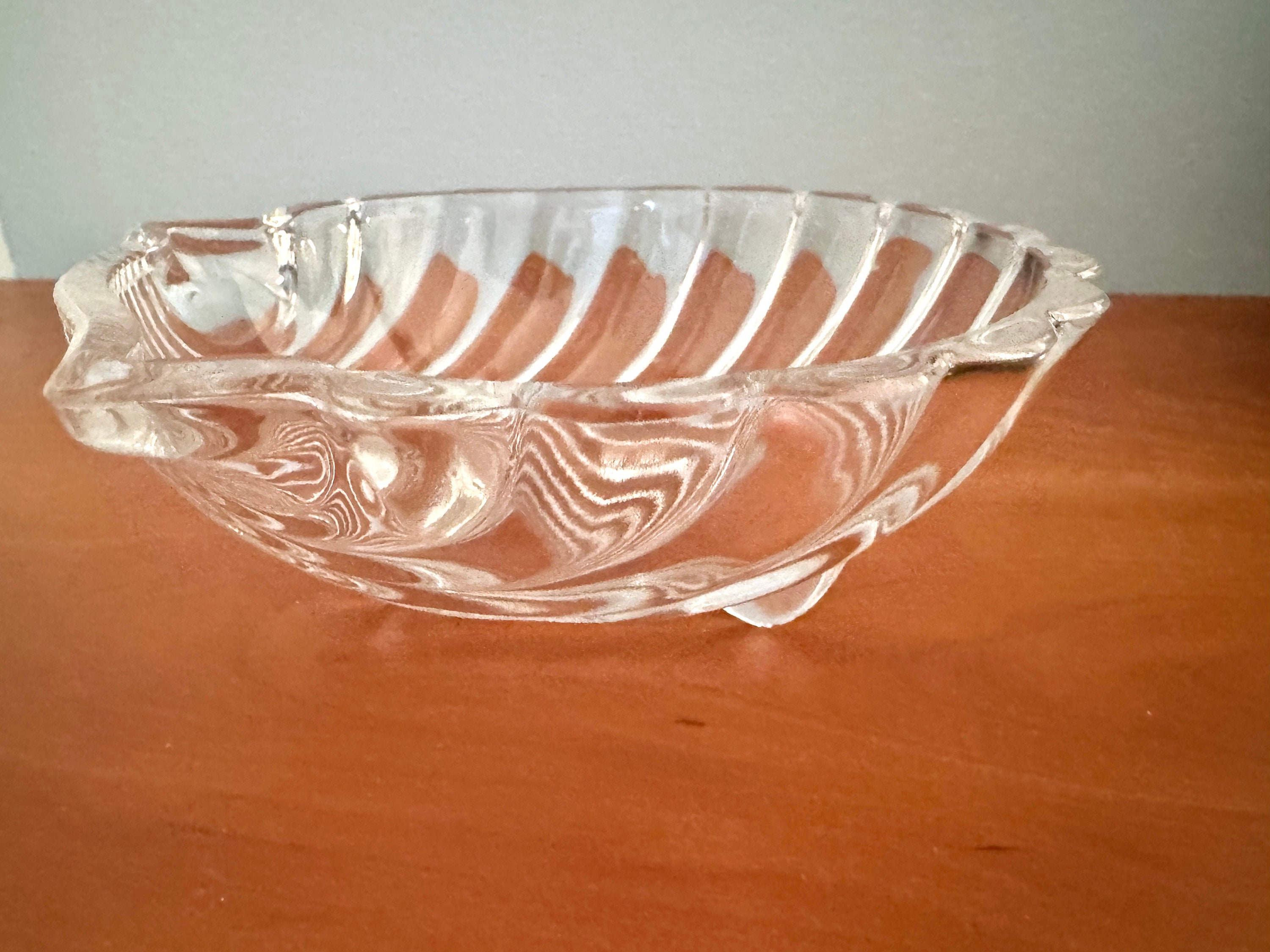 Vintage Glass Footed Clam Shell CLAMSHELL Scallop Candy Dish Nautical ...