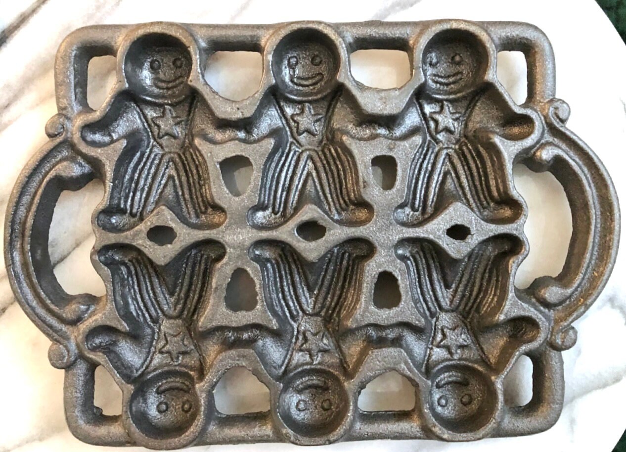 Vintage Farmhouse Kitchen CAST IRON Gingerbread Ginger Bread Men Boys ...