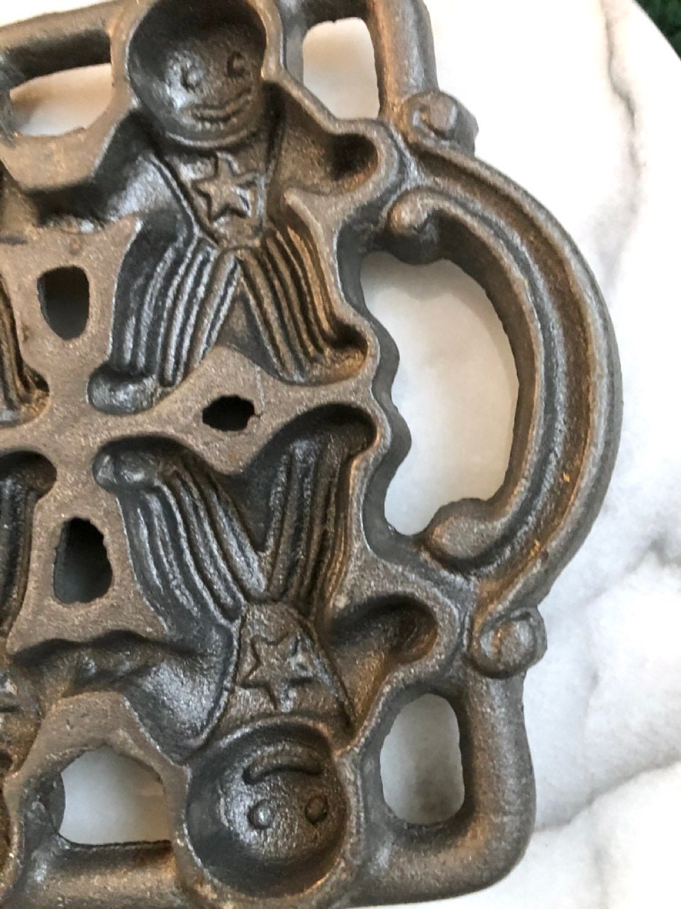 Vintage Farmhouse Kitchen CAST IRON Gingerbread Ginger Bread Men Boys ...