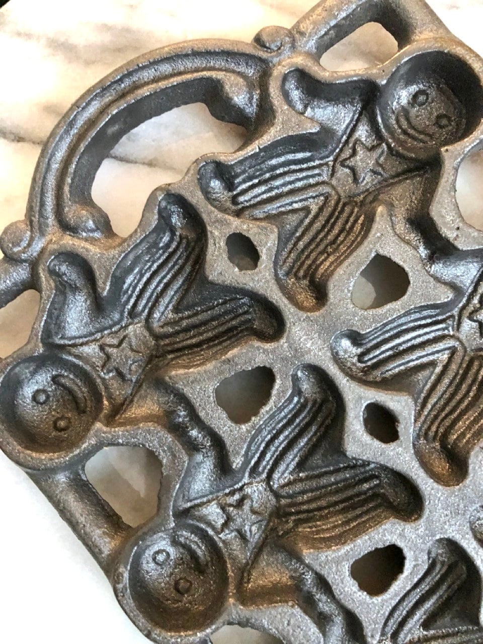 Vintage Farmhouse Kitchen CAST IRON Gingerbread Ginger Bread Men Boys ...