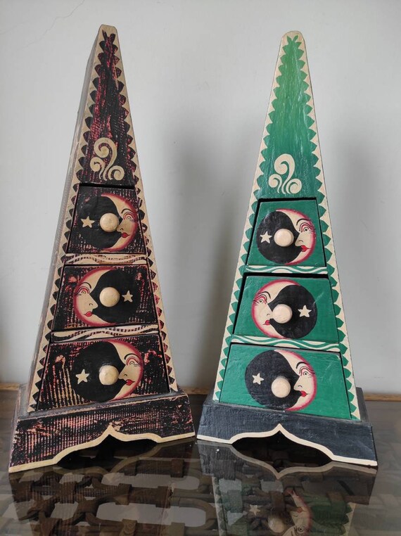 Vintage pyramid chest with drawers. Pyramid shape pai… - Gem