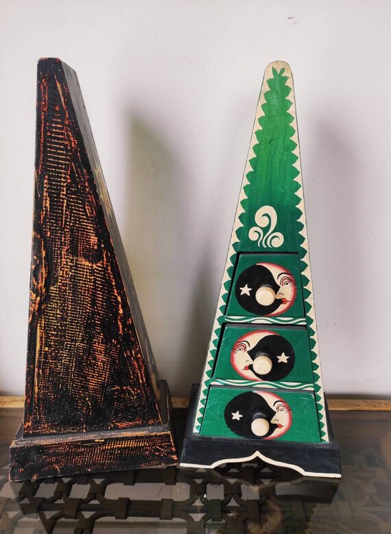 Vintage pyramid chest with drawers. Pyramid shape pai… - Gem