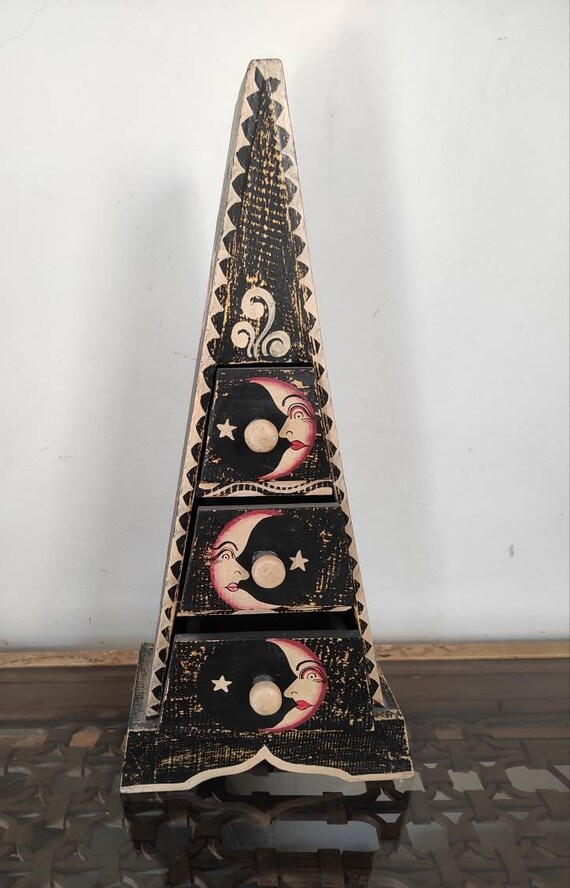 Vintage pyramid chest with drawers. Pyramid shape pai… - Gem