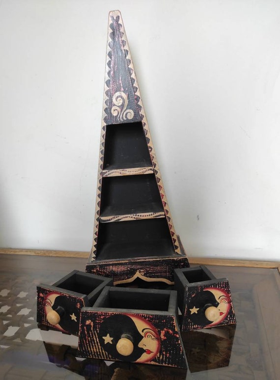 Vintage pyramid chest with drawers. Pyramid shape pai… - Gem