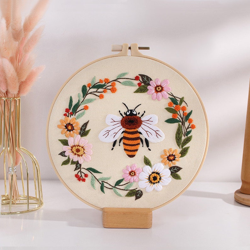 DIY Bee Embroidery Kit: Modern Floral Needlepoint, Beginner Craft - Etsy
