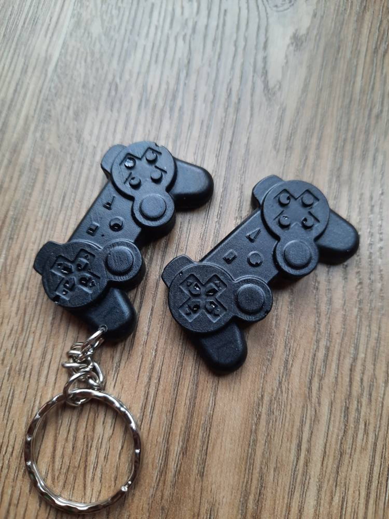 PlayStation controller key rings - Etsy.de