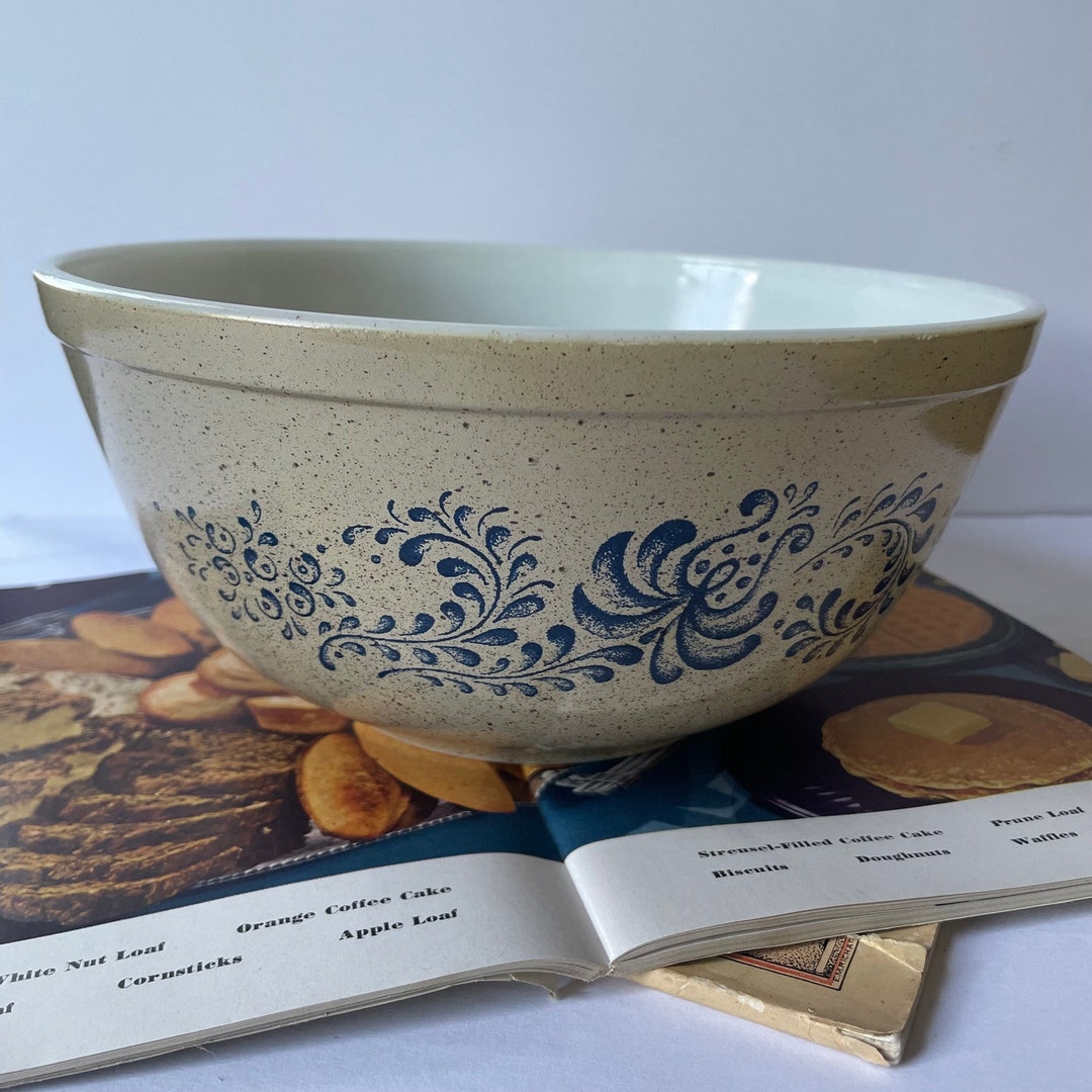 Vintage 1970s Pyrex Homestead Pattern Bowl - Etsy