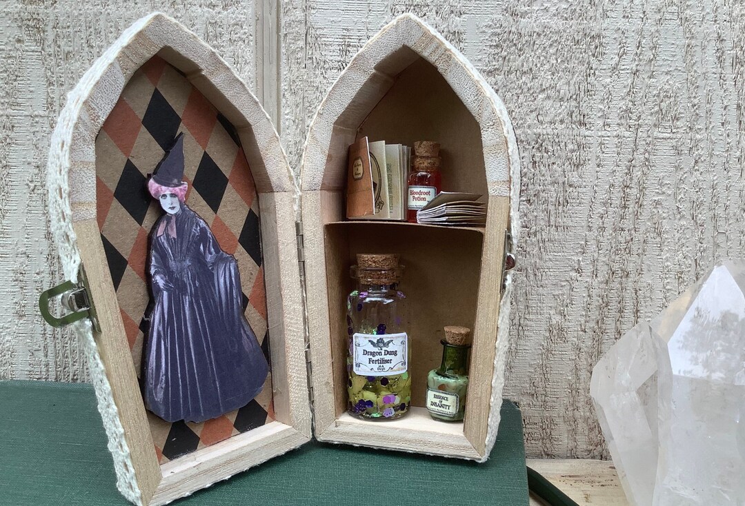 Halloween Mini Diorama, Mini Spell Books and Apothecary Jars - Etsy