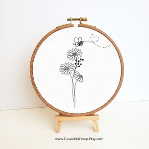 Daisy Bee Embroidery PDF Pattern, Wildflower Hand Embroidery Design ...