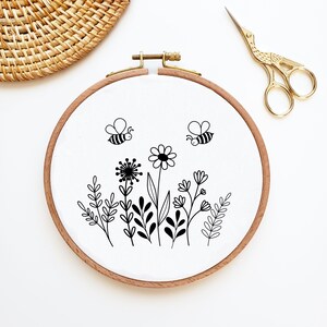 Bee Wildflower Embroidery Pattern, Floral Digital PDF Pattern, Nature ...