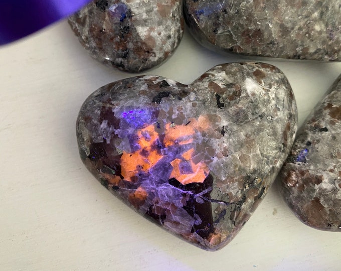 Yooperlite Hearts UV Glow Stones, the Stone of Truth, You Choose - Etsy