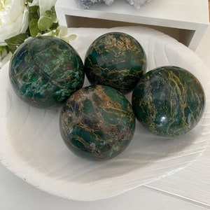 Emerald Green Mica & Quartz Spheres (you Choose) Sphere Stand Included ...