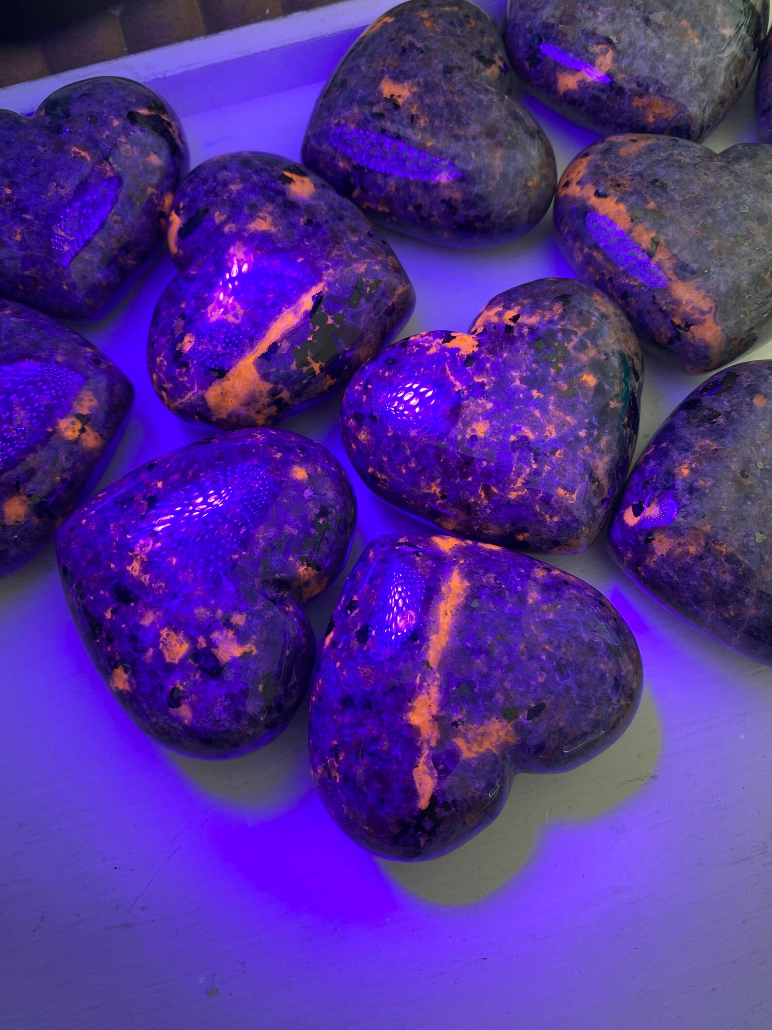 Yooperlite Hearts (UV Glow Stones, the Stone of Truth), You Choose - Etsy