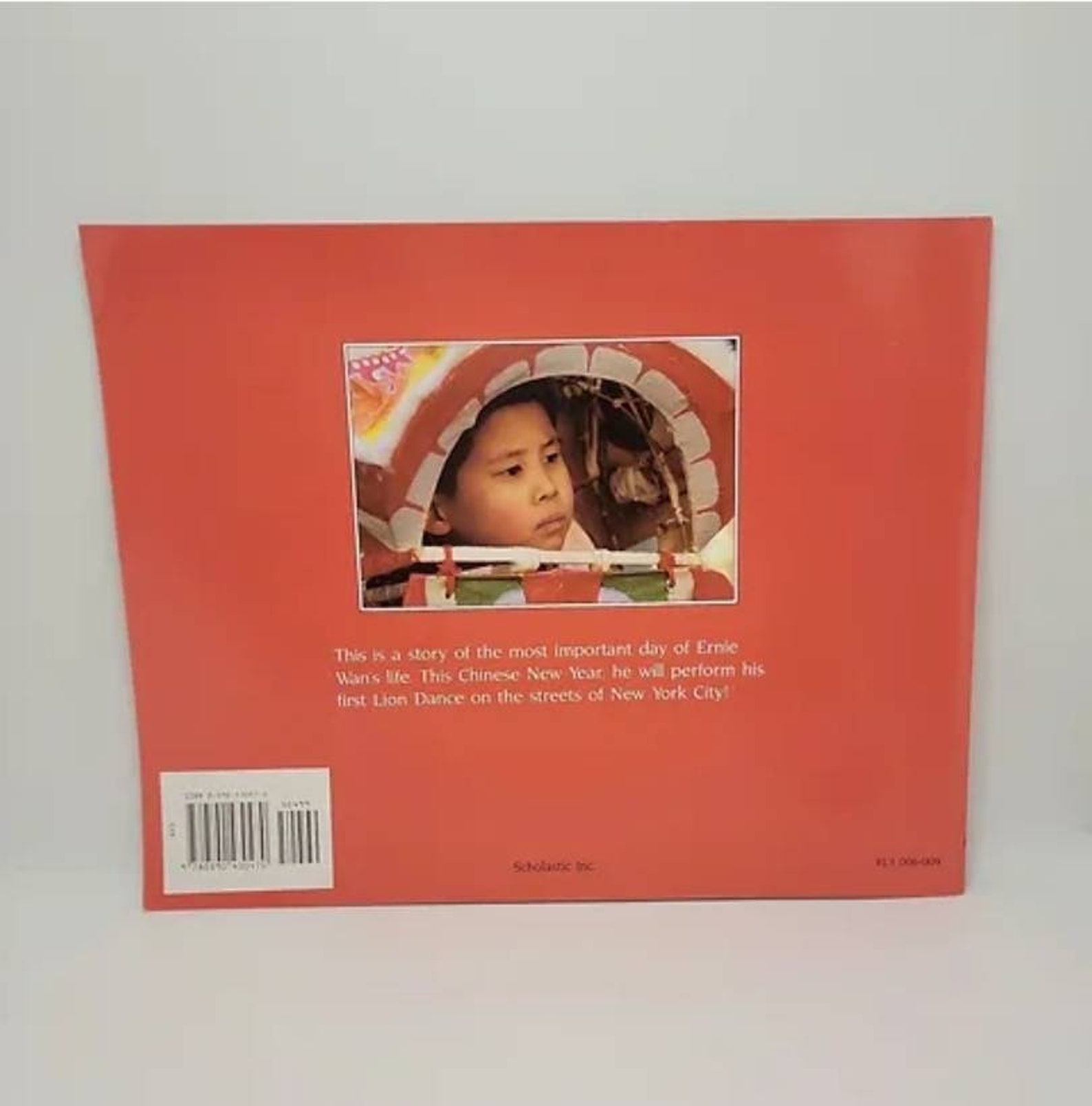 Lion Dancer: Ernie Wan's Chinese New Year (rise and Shine) Paperback ...