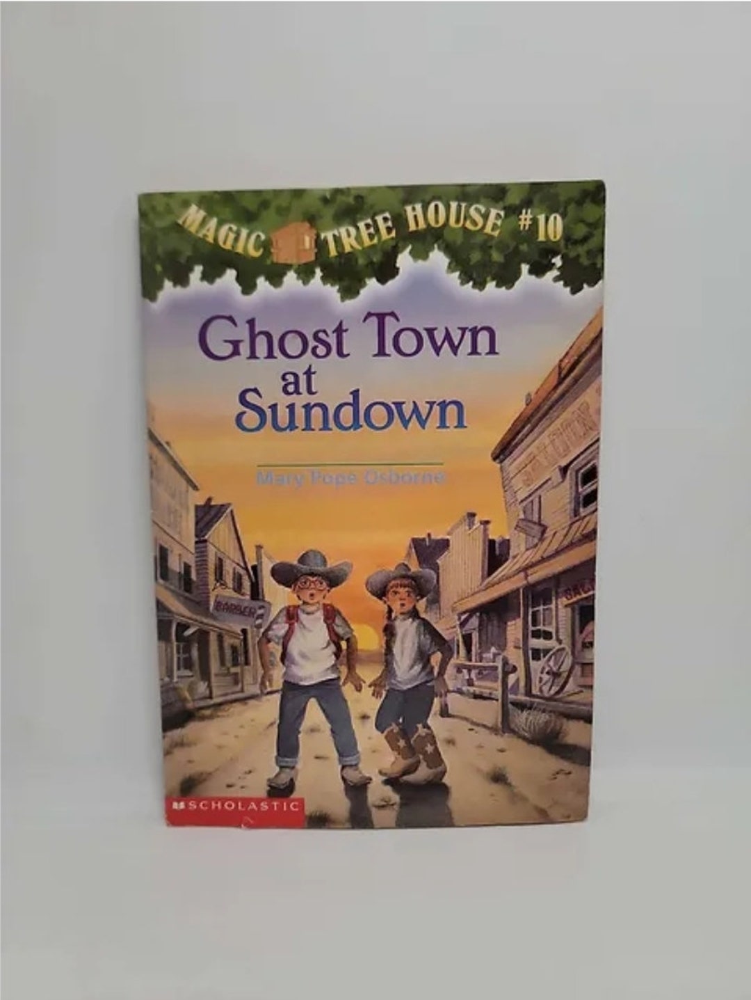 Ghost Town at Sundown (magic Tree House, No. 10) Paperback – January 1 ...