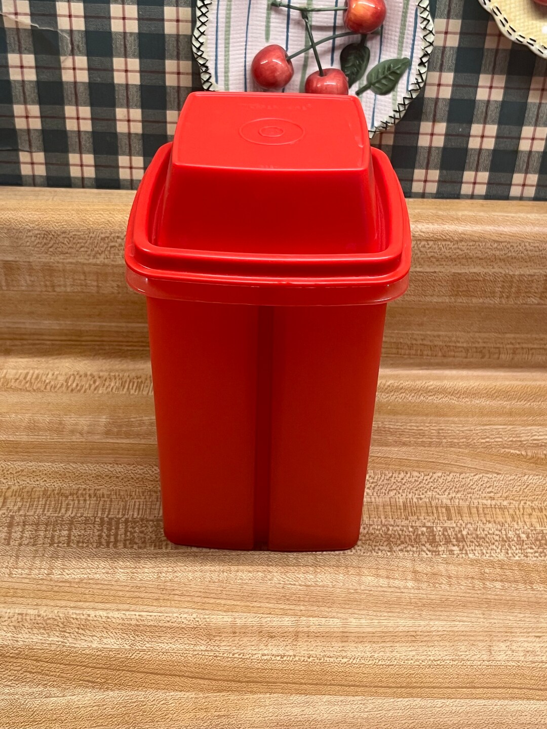 Tupperware, Red Pic-a-deli, Pickle Holder. Very Goon Condition.1332-11 ...