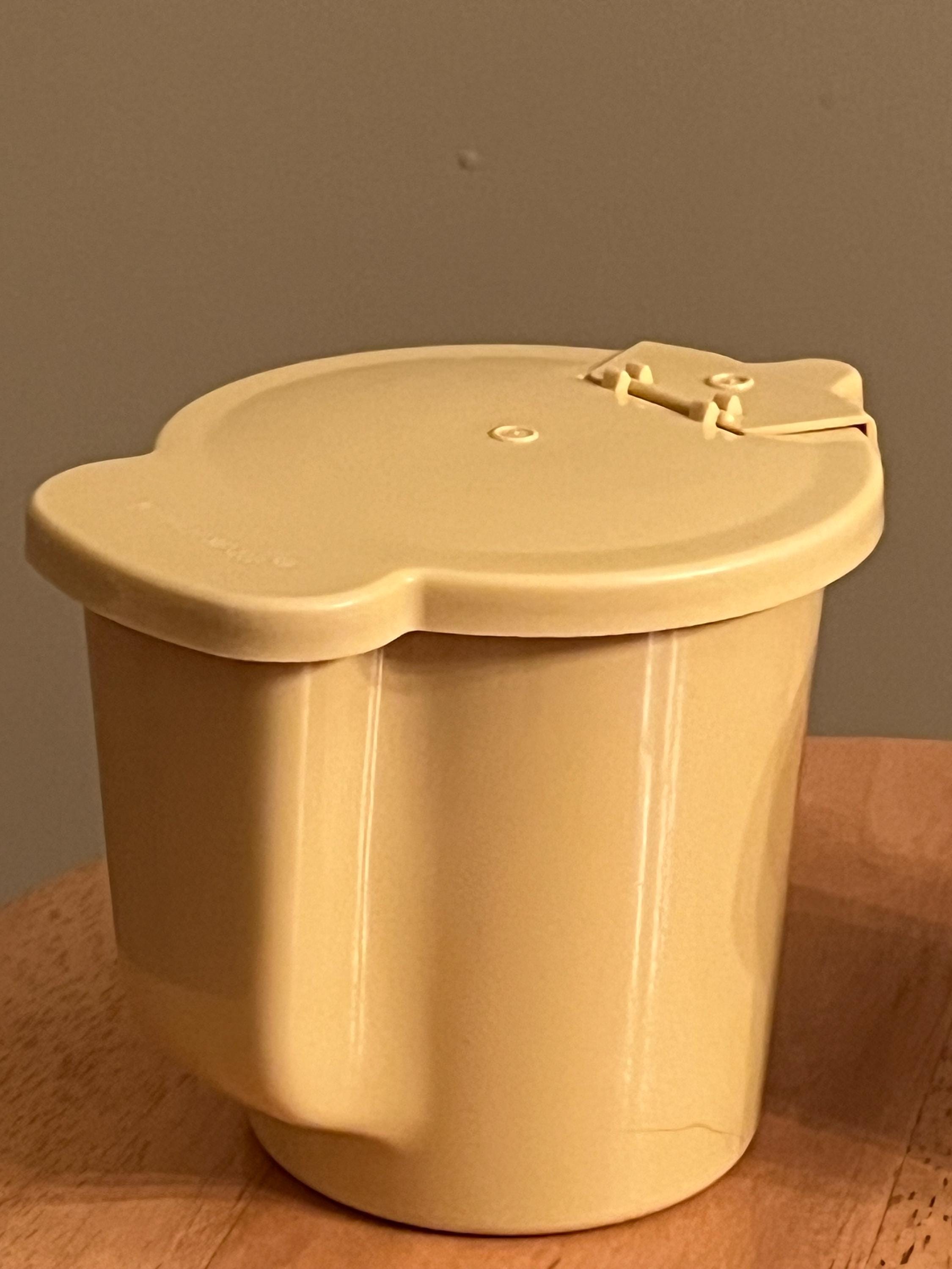 Vintage Tupperware, Harvest Gold Salt and Pepper Shakers, Set of 2 577 ...