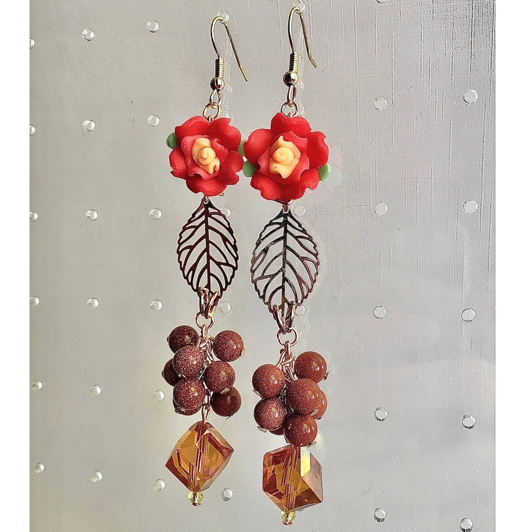 Schimmernde Rose: Polymer-Ton-Blumen mit Goldstone und Glas ...
