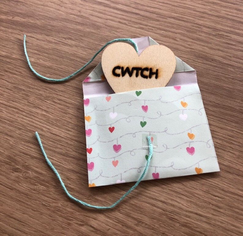 Un 'Cwtch .. Merci.. Embrasser.. et Pocket Hug .. Souvenir de jeton de ...