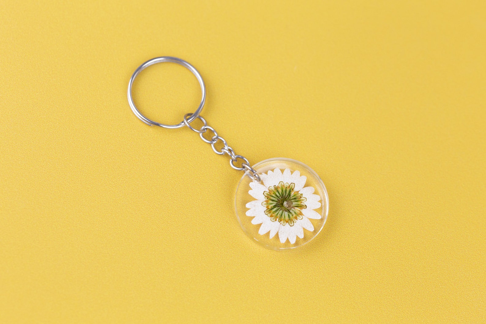 Real Pressed Daisy Keyring. Flower Resin Key Ring. Spring Accessories ...