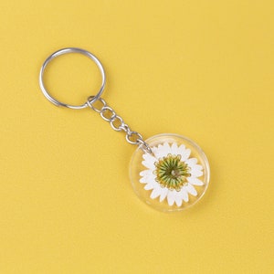 Real Pressed Daisy Keyring. Flower Resin Key Ring. Spring Accessories ...