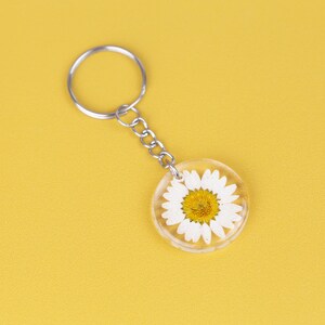 Real Pressed Daisy Keyring. Flower Resin Key Ring. Spring Accessories ...