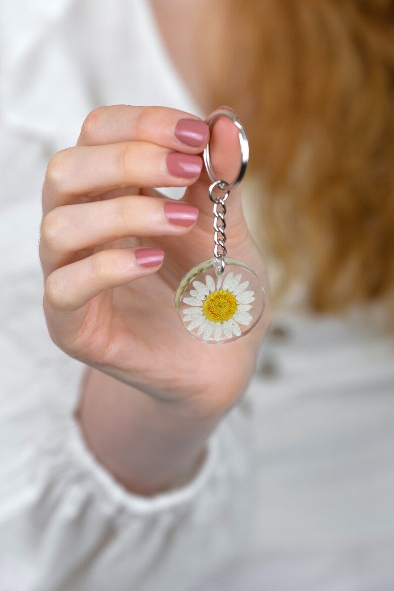 Real Pressed Daisy Keyring. Flower Resin Key Ring. Spring - Etsy Canada