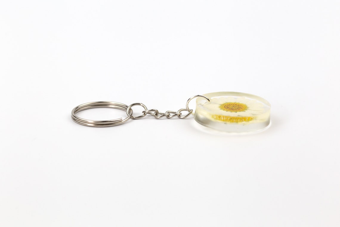 Real Pressed Daisy Keyring. Flower Resin Key Ring. Spring Accessories ...