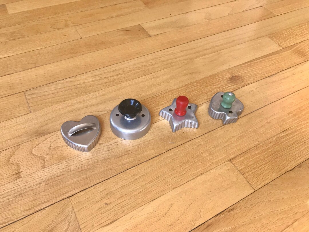 Vintage 1950s / 1960s Bridge Set of 4 Aluminum Cookie Cutters: Heart ...