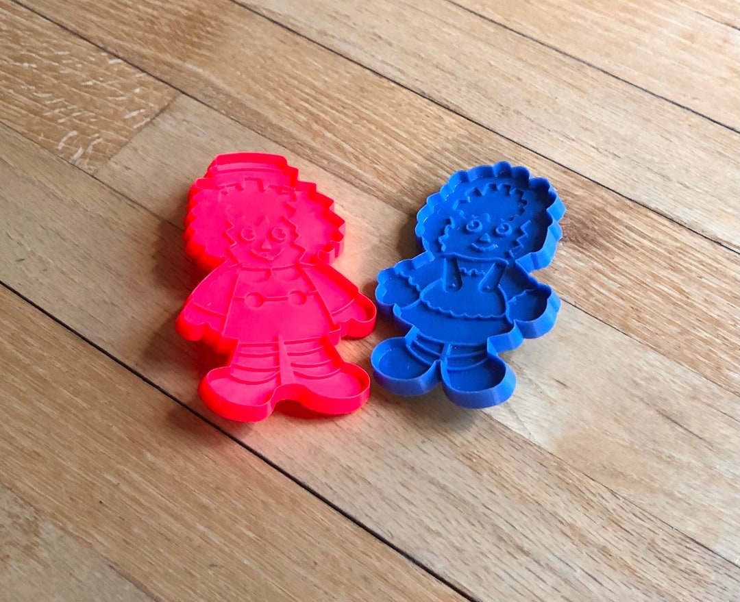 Vintage Hallmark Raggedy Ann and Andy Set of 2 Plastic Cookie Cutters ...