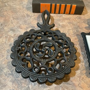 Trivet Tile Hot Plate 60's Bright Flowers, Cast Iron Coasters Hotplate ...
