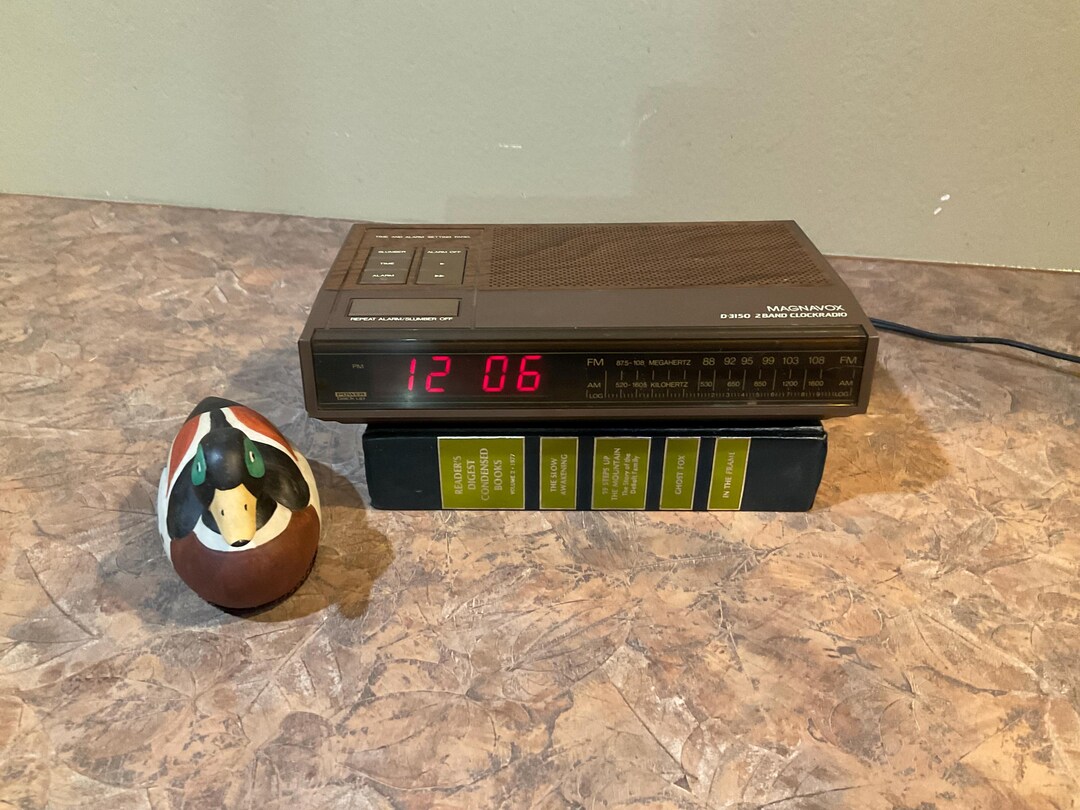 Magnavox D-3150 2-band Faux Woodgrain Clock Radio, Vintage, Works - Etsy