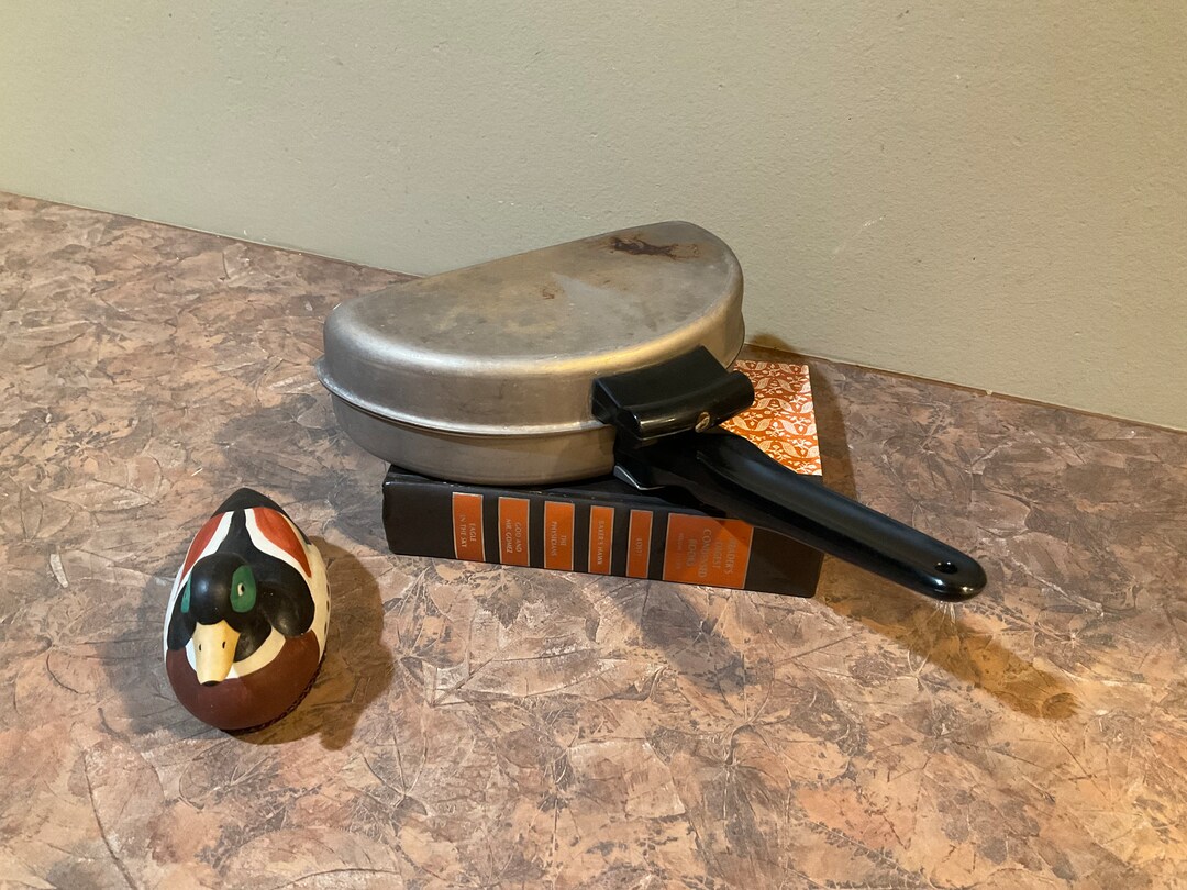 Mirro Corp Folding Omelette Omelet Pan, Made in USA, Handle Non-stick ...