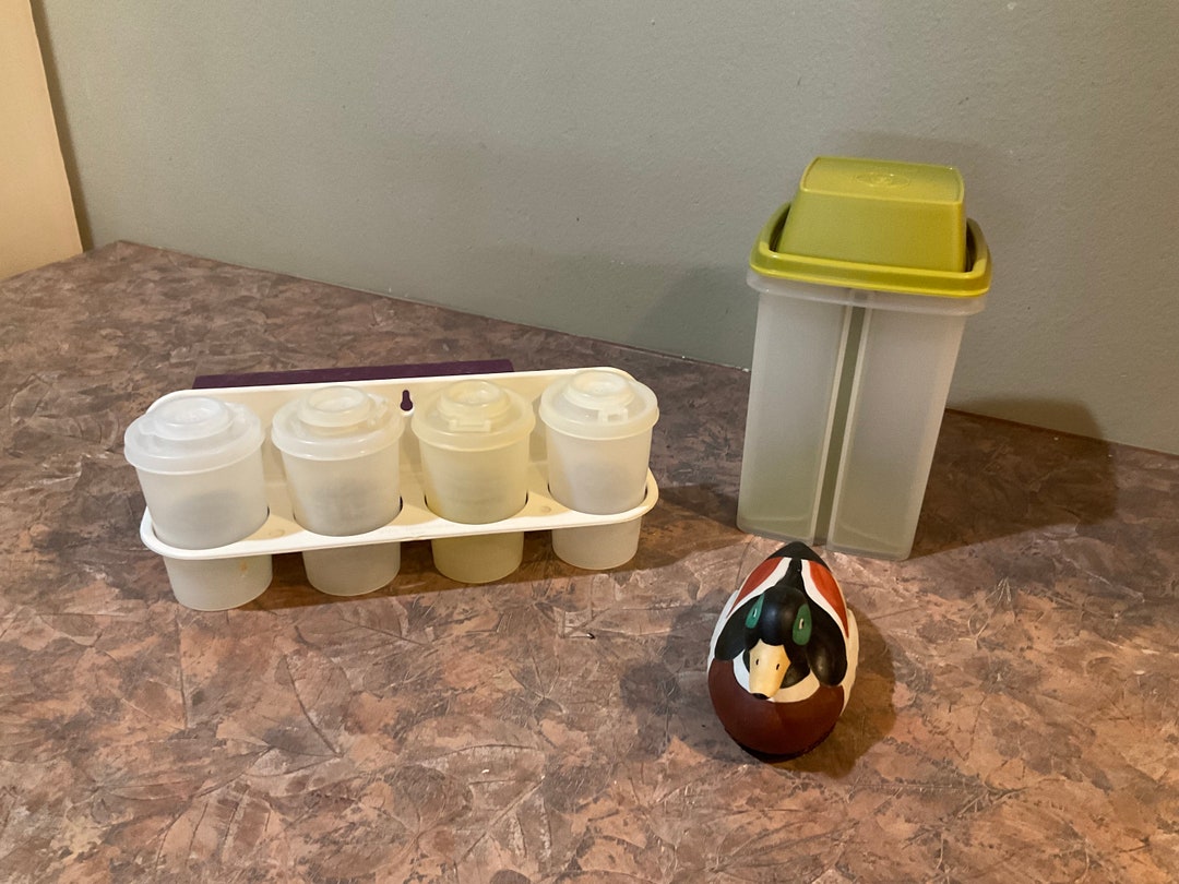 Tupperware 102-19 White Spice Rack Wall Mount & Spice Jar Set of 4 ...