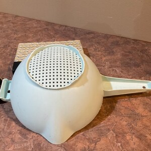 Tupperware #1523-6 Large 2 Qt. Mint Green Colander Strainer, Vintage ...