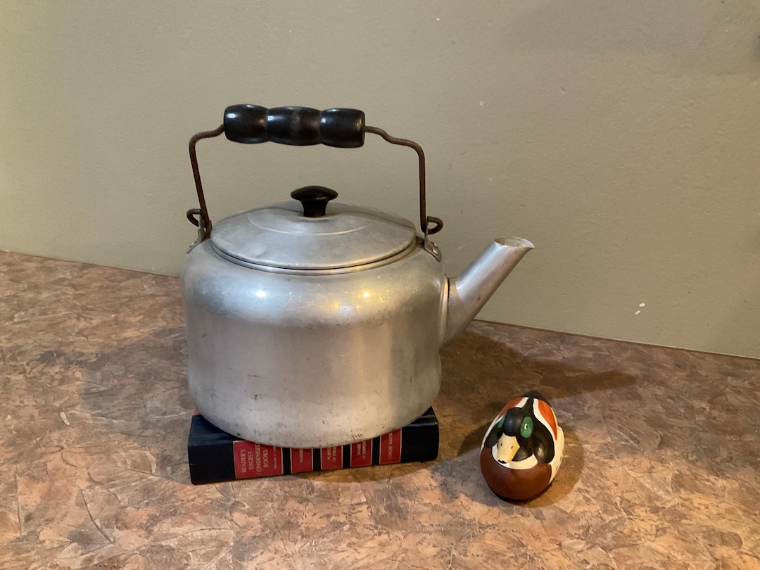 Comet Aluminum Kettle With Black Accents, Water Kettle, Kitchen, Tea ...