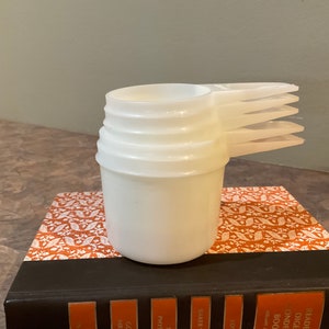 Tupperware White Measuring Cups, Set of 5, Vintage Tupperware Retro ...