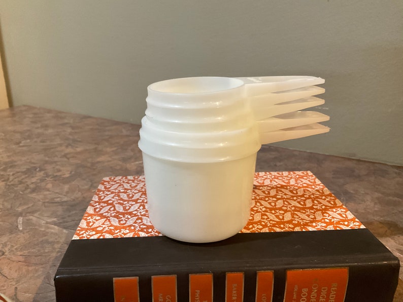 Tupperware White Measuring Cups, Set of 5, Vintage Tupperware Retro ...