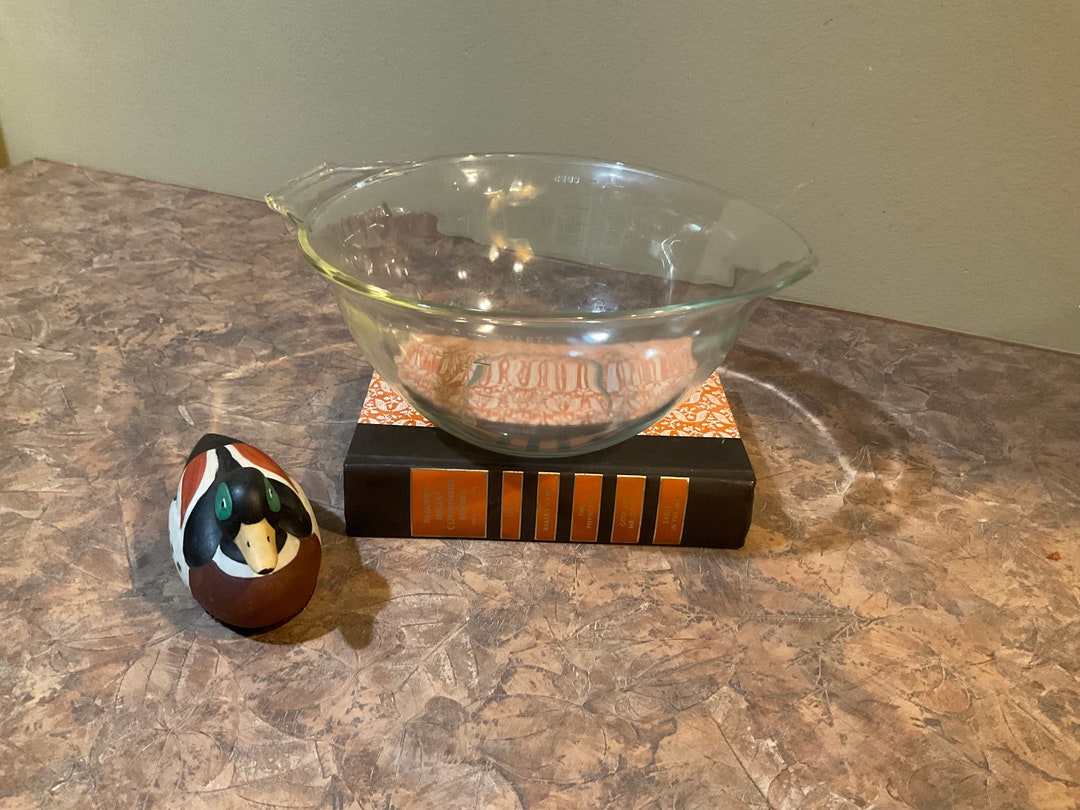 Pyrex Teardrop Mixing Bowl, Measuring Bowl, 2 Quarts, 8 Cups, Vintage ...