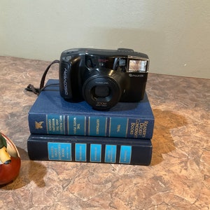 Fuji Discovery 2000 Zoom 35MM Film Camera, Point and Shoot Fujifilm ...
