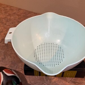 Tupperware #1523-6 Large 2 Qt. Mint Green Colander Strainer, Vintage ...