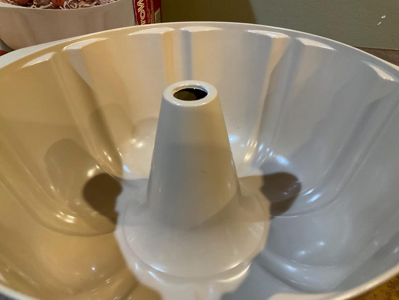 Anchor Ovenware Fluted Cake Pan Microware Microwave & Oven, 3 1/2 Qt ...