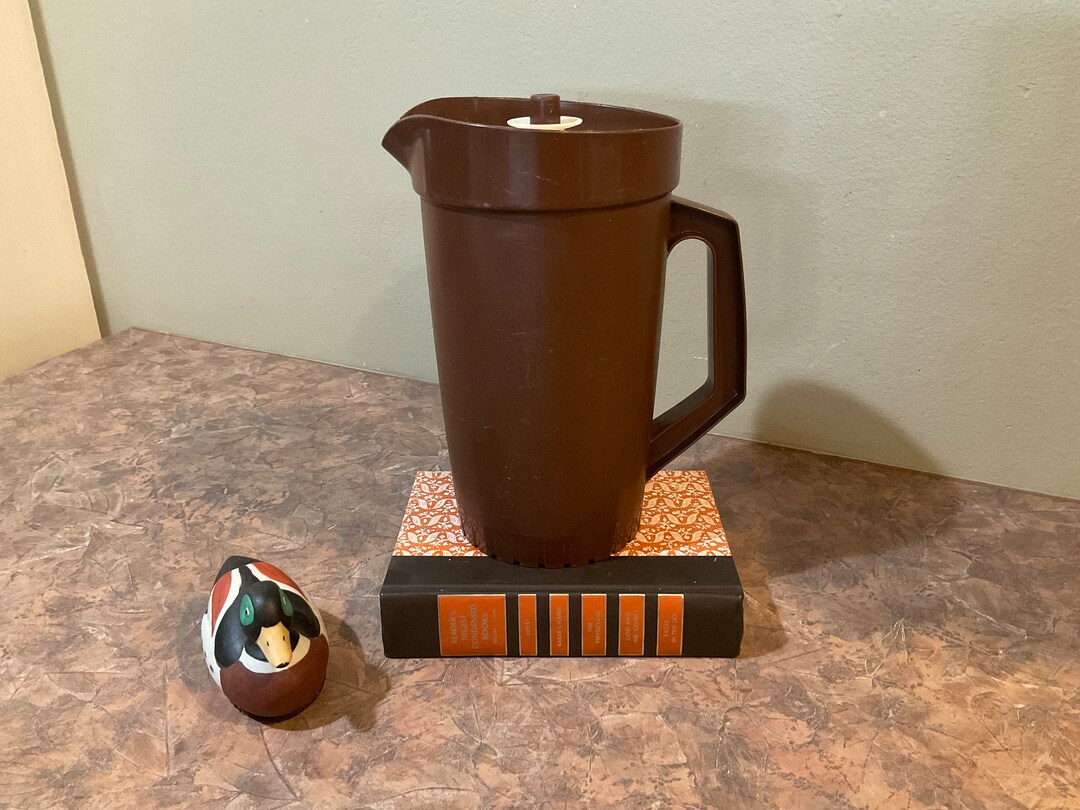 Tupperware 1 Gallon 70s Brown , 800 Pitcher Brown Tupperware Pitcher ...
